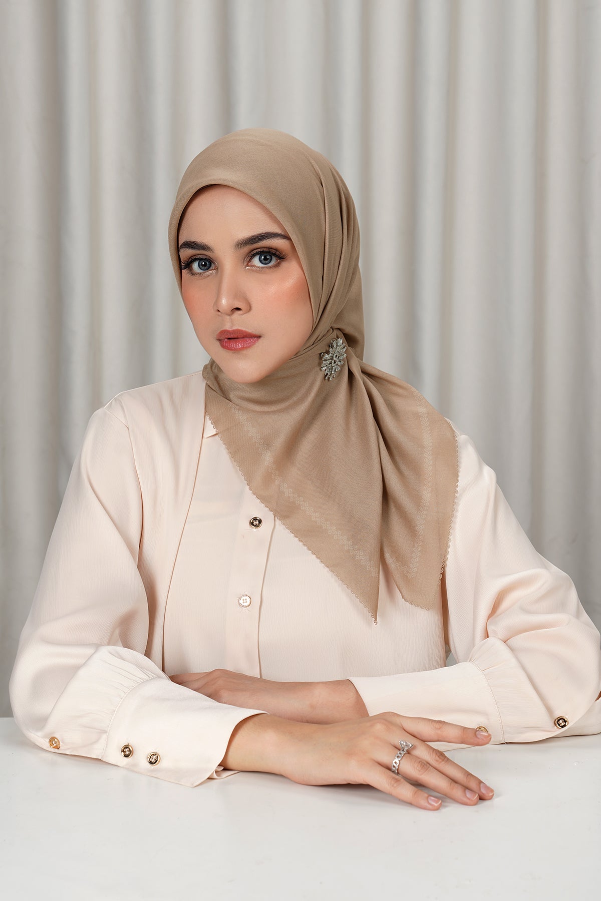 Today's Scarf - Tan – Buttonscarves