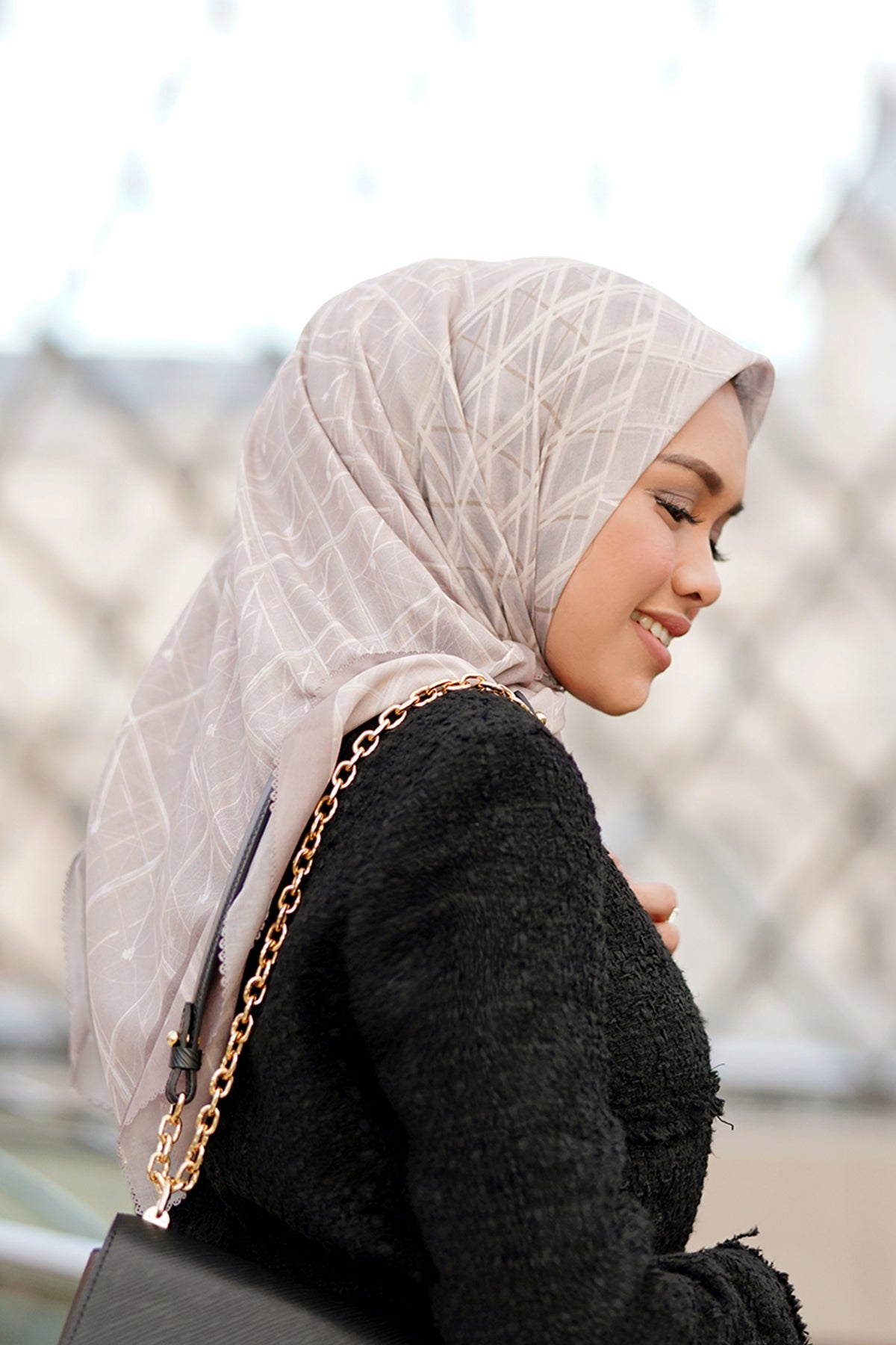Louvre Series Voal Square - Brun – Buttonscarves
